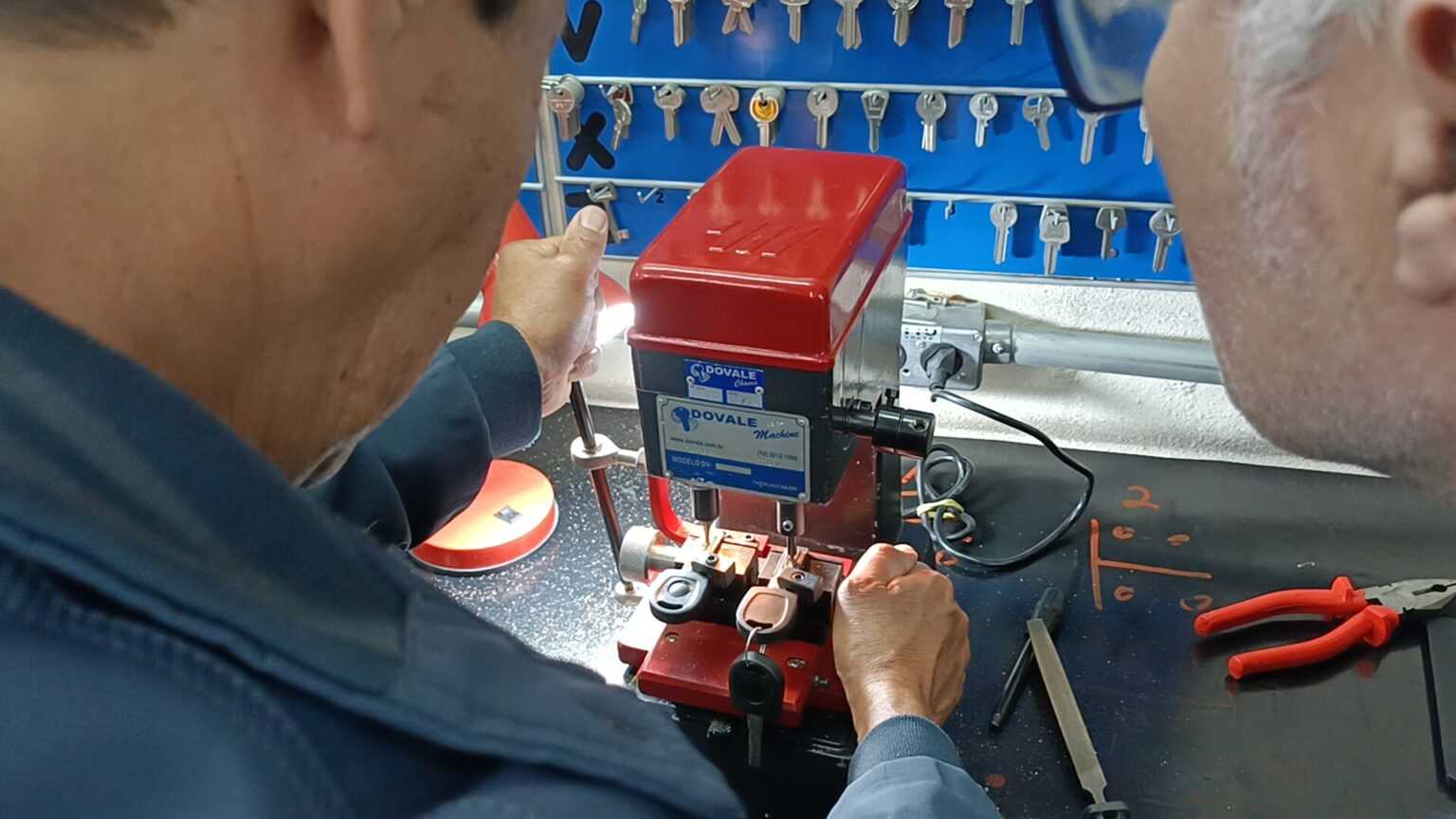 Carreira de Chaveiro Profissional: Um Guia Completo para Iniciar uma ...